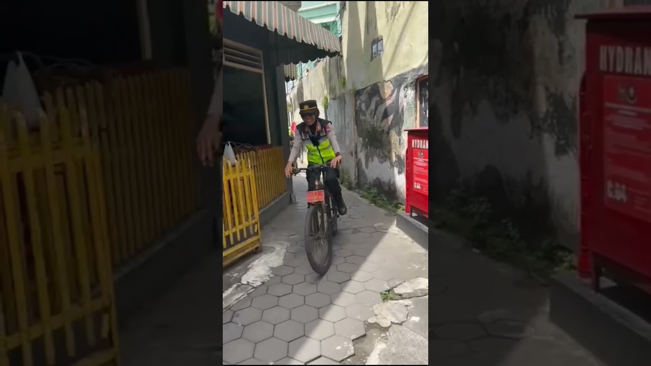 Jangkau Kawasan Pemukiman Padat, Polsek Ngampilan Gelar Patroli Sepeda