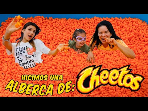 Buceando en una ALBERCA de CHETOS | Ana Emilia