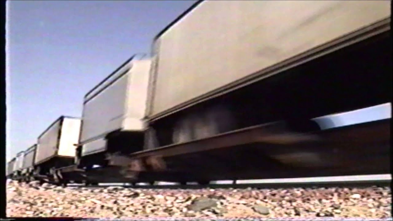 RR - AT&SF 891 Train: 70mph thru Daggett, CA (Apr, 1992)