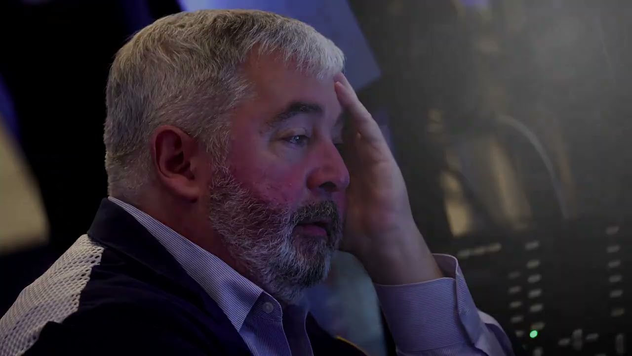 Wall Street plunges as recession fears grow