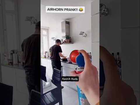 Air horn pranks. 📣🤣...#KaotikKado #Viral #Trending #AirHornPrank #AirHorn #Prank #Funny #Shorts