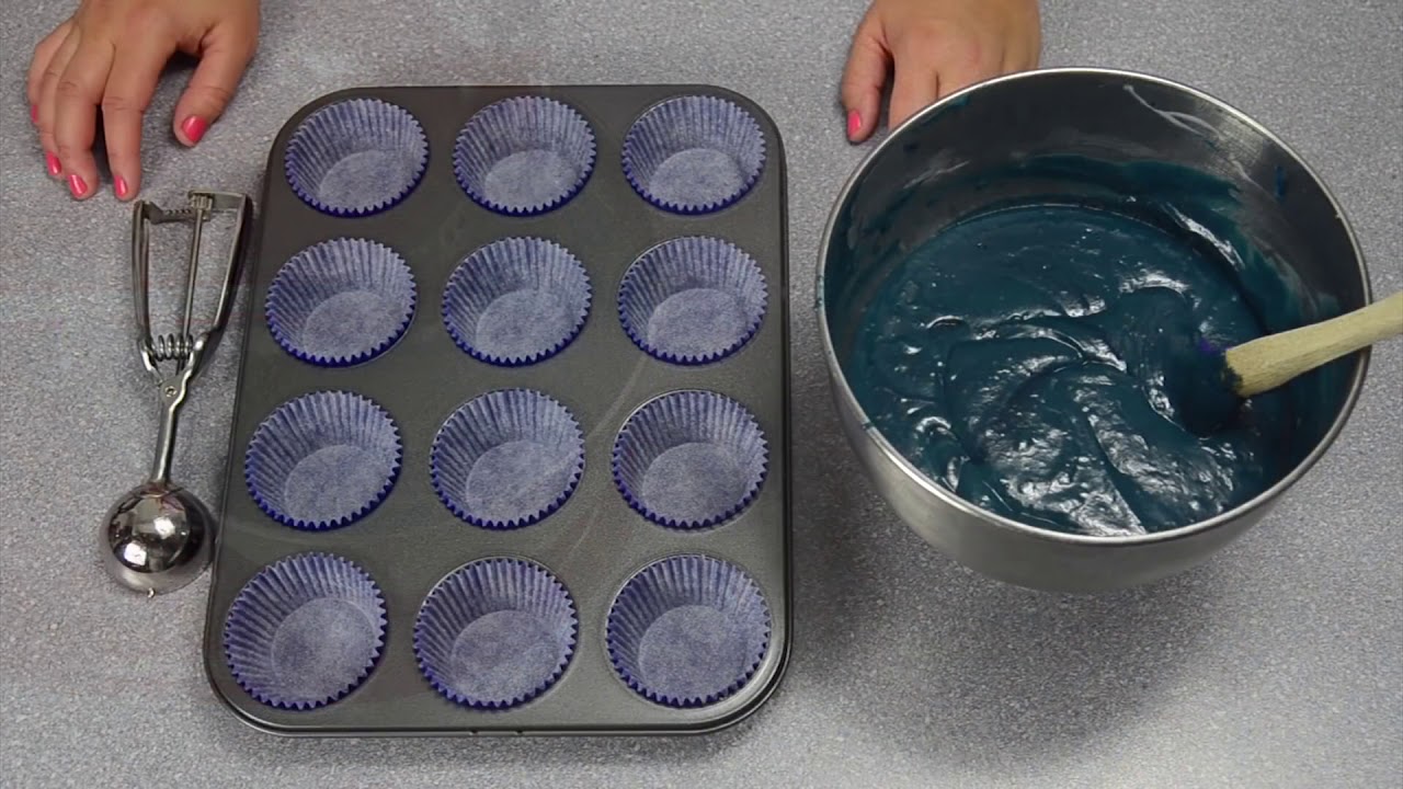 Blue Velvet Smurf Cupcakes by Cookies Cupcakes and Cardio clip
