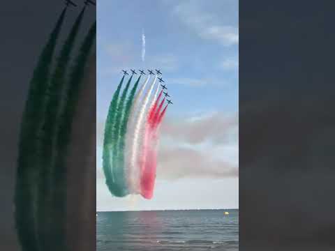 Frecce Tricolori | Italy’s Flight Demo Team Gives Nation an Emotional Boost