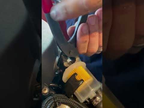 Evinrude ETEC 40 50 60 HP - How To Remove / Service Fuel Filter