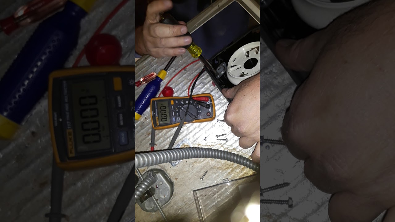 Replacing simplex duct detector.