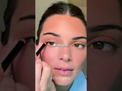 Kendall Jenner’s Secret to Bigger Eyes Without Eyeliner! 👁✨#shortsviral