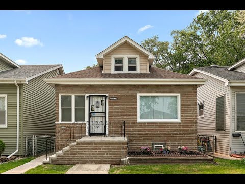 12424 S Carpenter Street, Calumet Park, IL 60827 Home for Sale