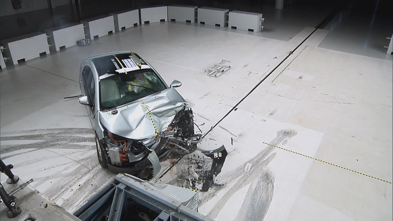 New crash tests: small cars improve