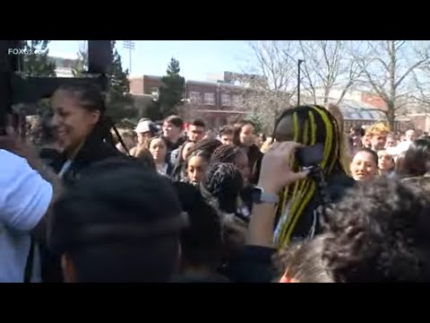 Husky Pride: Students wish UConn women's basketball team good luck in sendoff