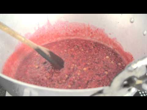 How to make raspberry and whitecurrant jam