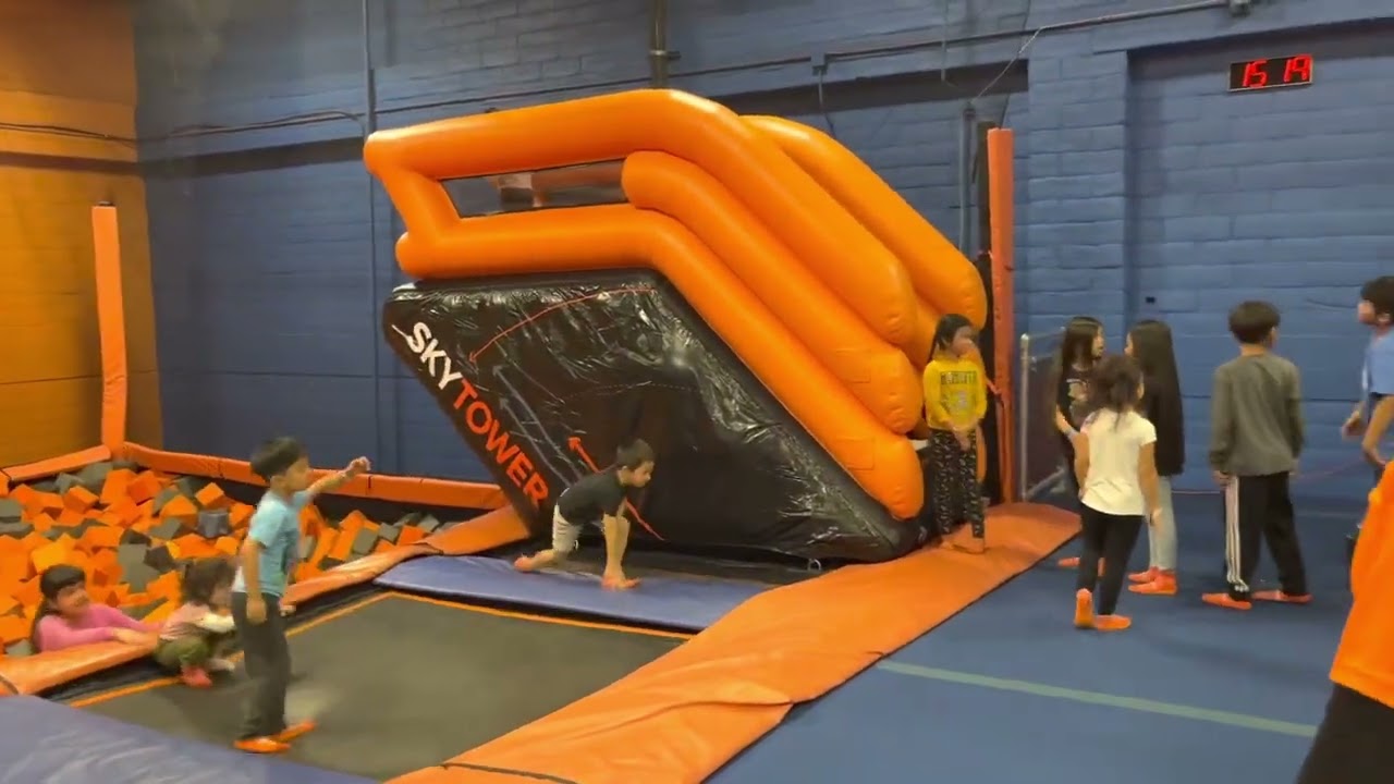 Sky zone in Stockton California where kids can play plz subscribe Ty