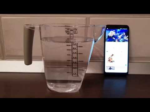 LG Q7 IP68 waterproof rating tested [MOBzine.ro]