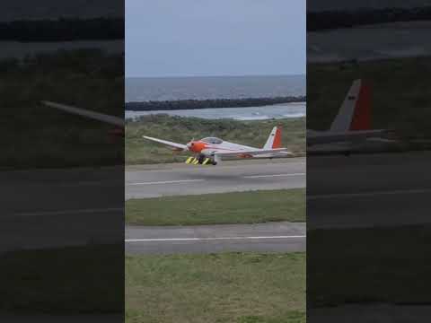ASK 16 Take off Helgoland Airport. Fuel to noise converter ;-)