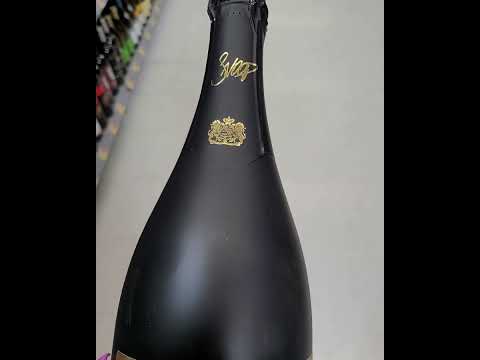 Snoop Dogg's 19 Crimes Cali Gold 🍾