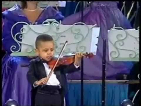 Akim Camara, um fenômeno no violino. Desde os dois anos