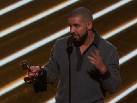 Drake breaks record at Billboard Music Awards