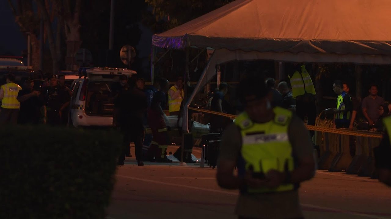 Small plane crashes on Malaysian highway, killing all 8 people on board and 2 on ground