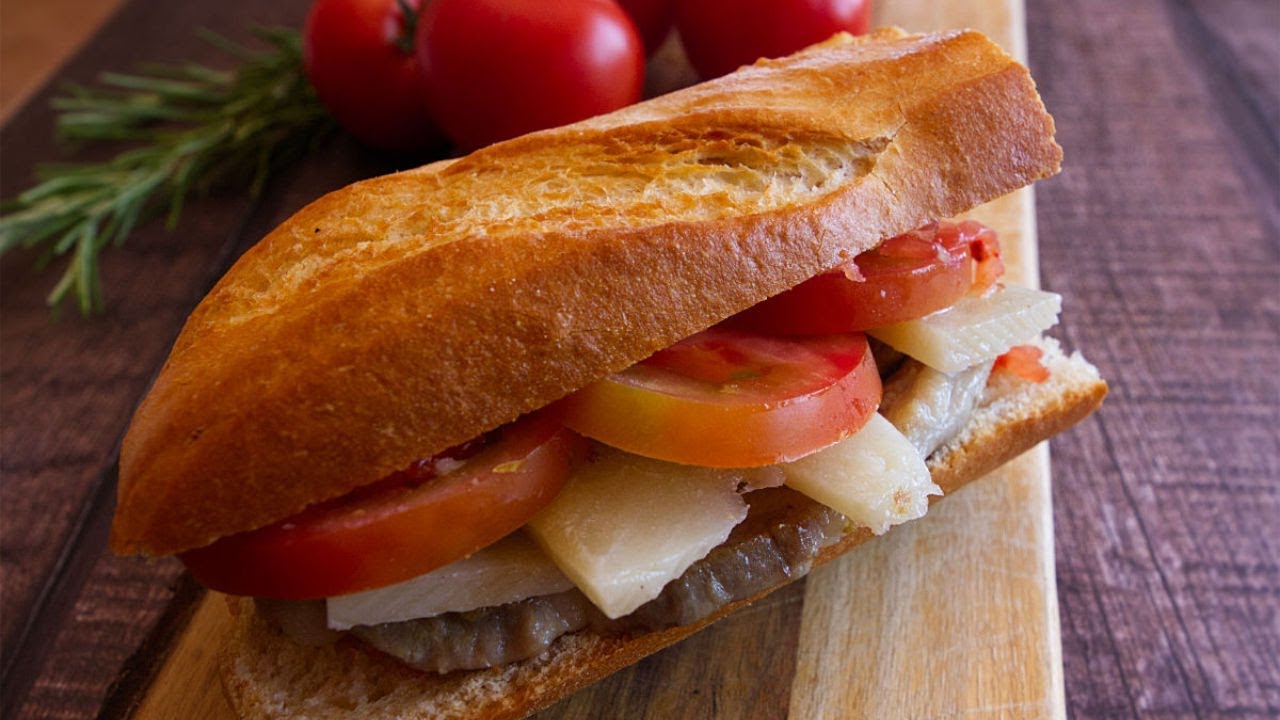 Spanish-Style Pork loin Sandwich (Bocadillo de lomo) 🥖 🤤
