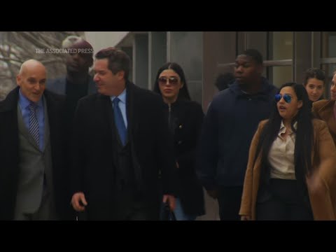 Wife of drug kingpin 'El Chapo' must stay in jail