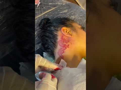 tatuaje en el cuello