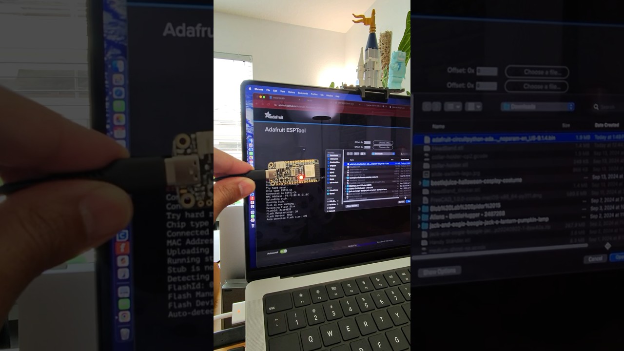 code.circuitpython.org features AutoComplete, REPL serial monitor and file management #circuitpython