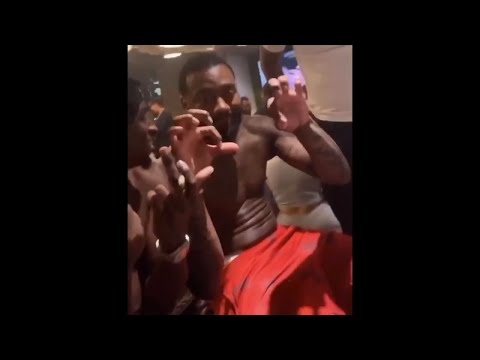 John Wall Chilling With BLOODS In NYC, Throws Up His Set!