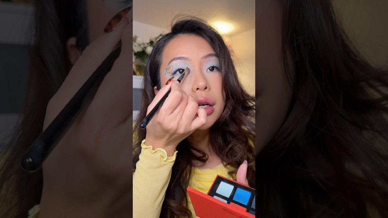 Sabrina Carpenter Heart Eye Makeup