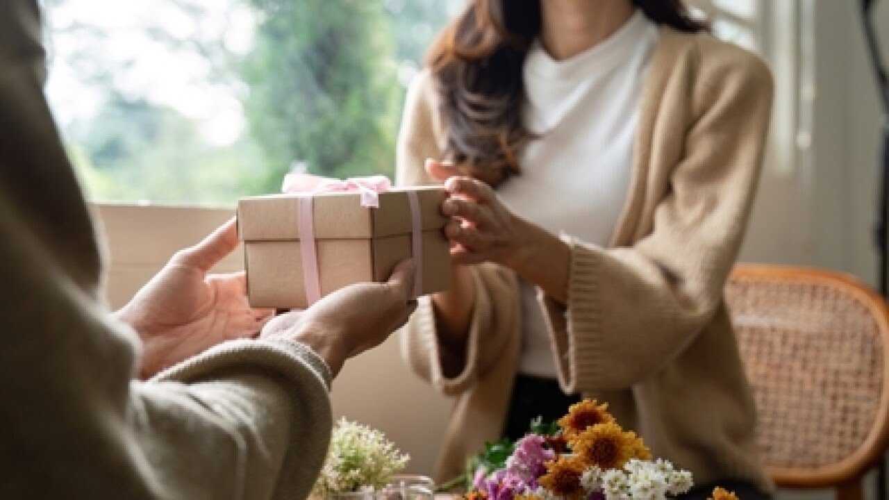 Consumer Reports experts look at gifts with ongoing fees