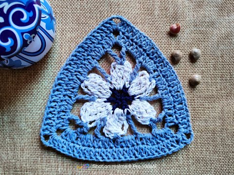 Piastrella con fiore per top e bikini uncinetto