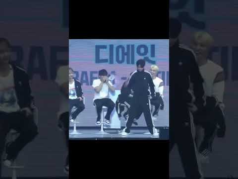 Minghao hips don't lie doing 'Antifragile' on CaratLand fanmeeting. #seventeen #minghao #the8 cttro