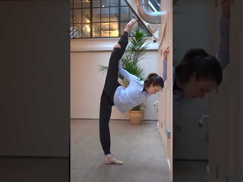 WHAT DO WE NEED FOR ARABESQUE? FLEXIBILITY OR STRENGTH? ✨ #ballettips #vaganova #ballet #arabesque