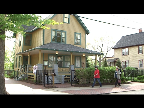 Stay overnight in the house from "A Christmas Story"