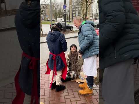 A Kind Store Employee Helps a Homeless Person and Gets Rewarded!