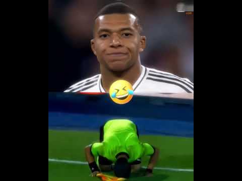 Even refree got frustrated by Mbappé 😂!#trending #viral #elclasico #shorts #funny #fyp