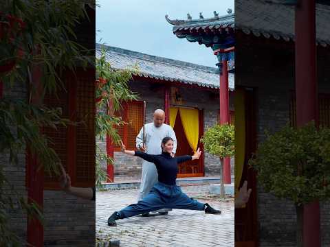 Stretching with my Master Wu. Always a blessing 🙏✨🙃 #kungfu#kungfulife#china#shaolin
