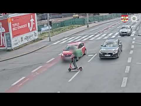 Kurýr na elektrokoloběžce 🛴 v Brně při odbočování vlevo nedal přednost protijedoucímu vozidlu