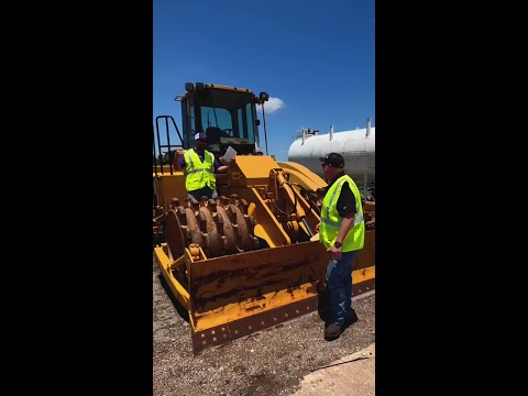 Caterpillar 815F soil compactor | Valfair Construction - Purple Wave Auction