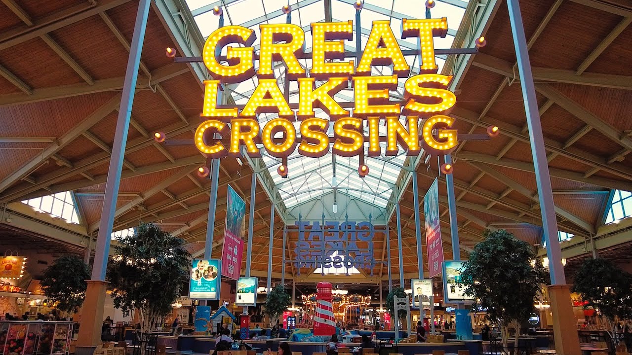 Great Lakes Crossing Mall Walk | Detroit, MI