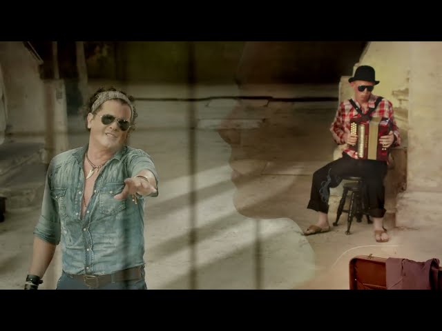 Carlos Vives - La Foto De Los Dos Letra y Videos Musicales