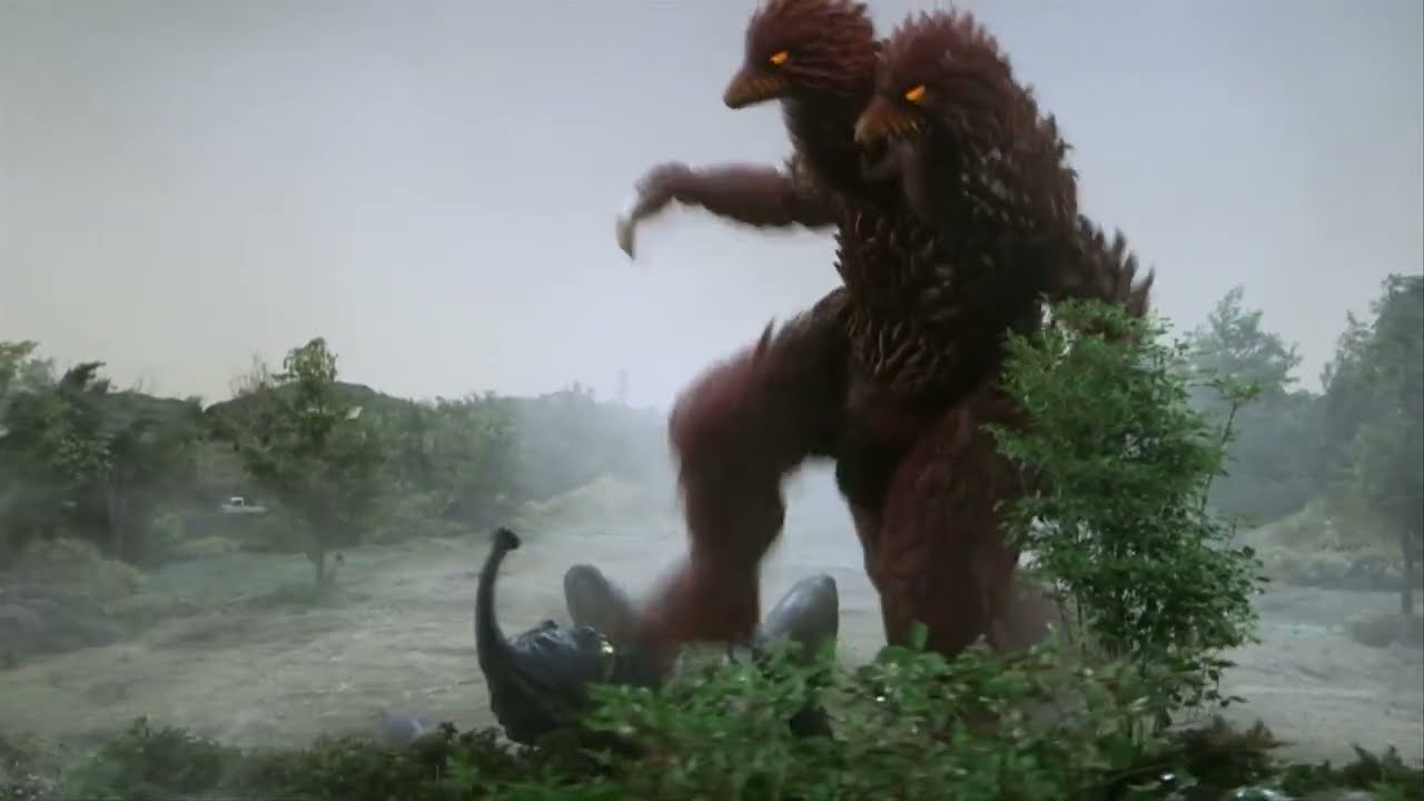 King Pandon tramples Alien!