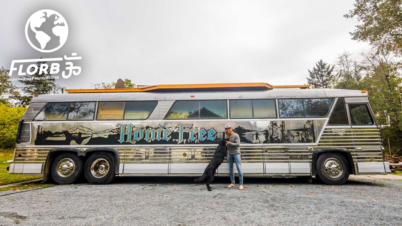 RV Aficionado Shows What You Can Do With a Bus Saved From the Scrapyard ...