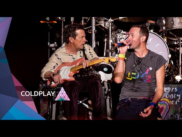 Michae J Fox: Com parkinson, ator toca guitarra em show de Coldplay