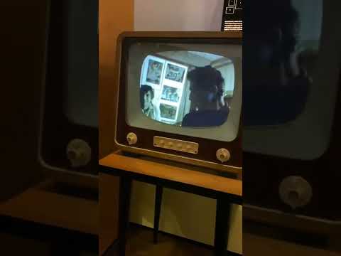 That is one old tv. 📺 #oldschool #retro #classic#television #entertainment