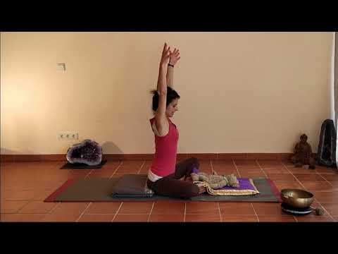 Mama Baby Yoga - A soft warm up sequence together with your baby