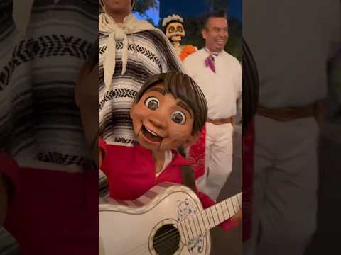 Where should I put my shoes? #disneyland #coco #short