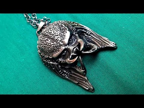Alien VS Predator Metal Head Necklace Review