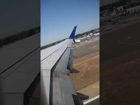 John Wayne Santa Ana Takeoff (SNA Airport) - United Airlines Boeing 737-800 departure Orange County