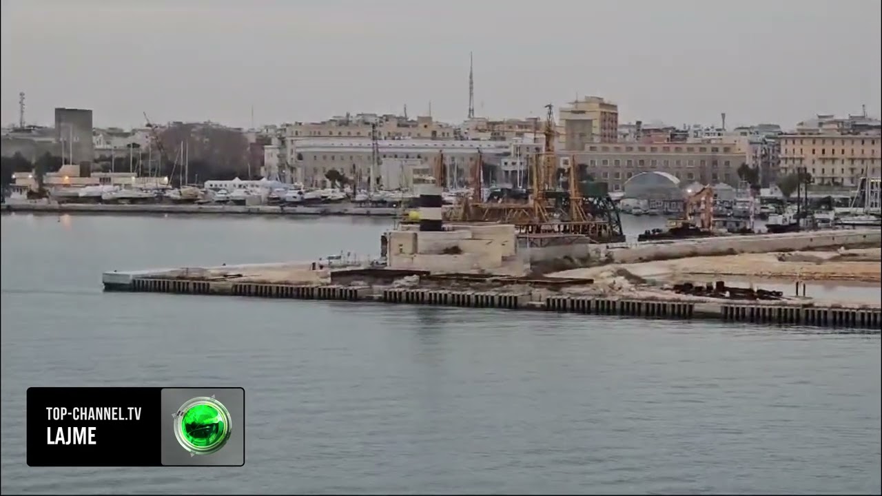 Top Channel/ Moti i keq, pezullohet lundrimi i trageteve nga Durrësi ... Top Channel/ Moti i keq, pezullohet lundrimi i trageteve nga Durrësi ...