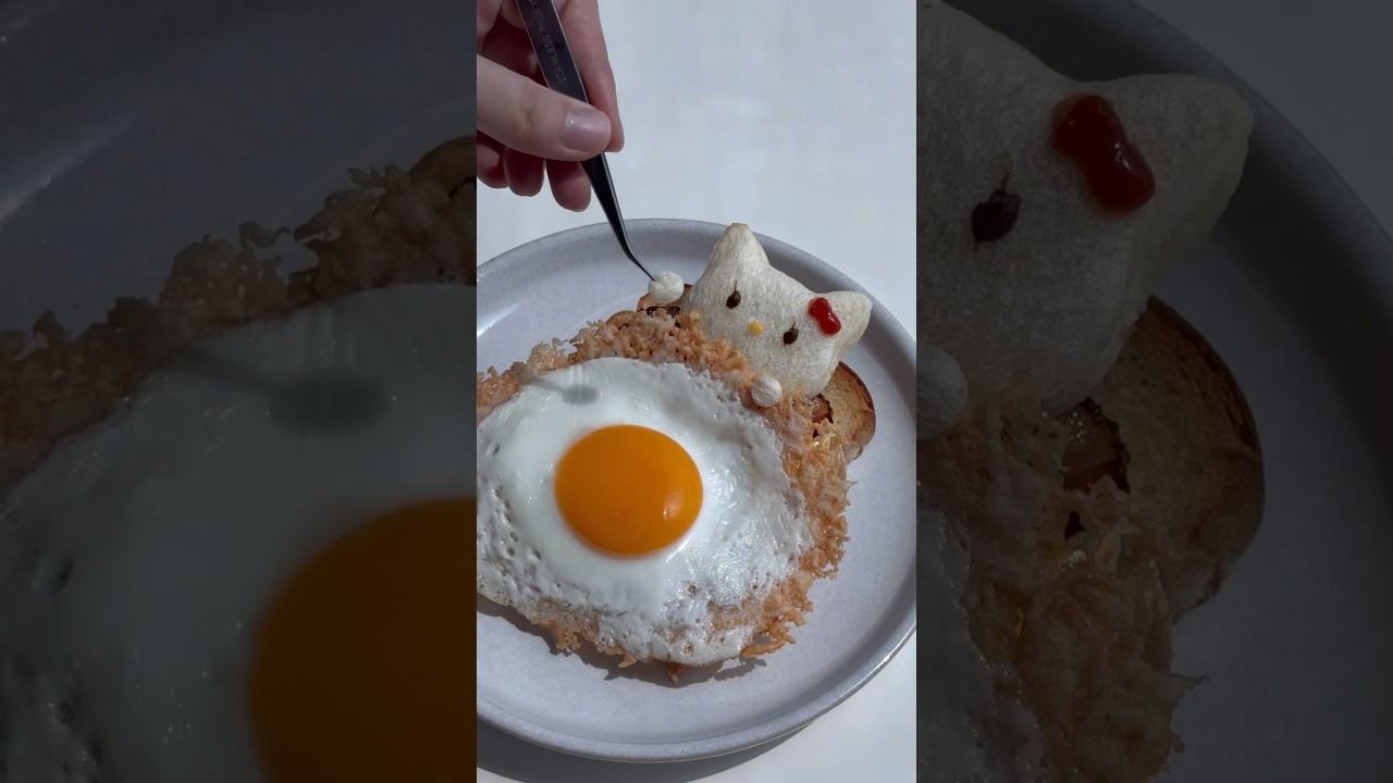 달걀 이불을 덮고자는 헬로키티 토스트 Hello Kitty Toast