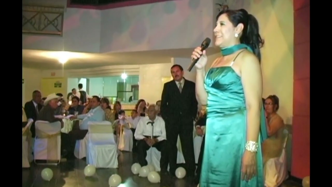 emotivo discurso  de madre a los novios